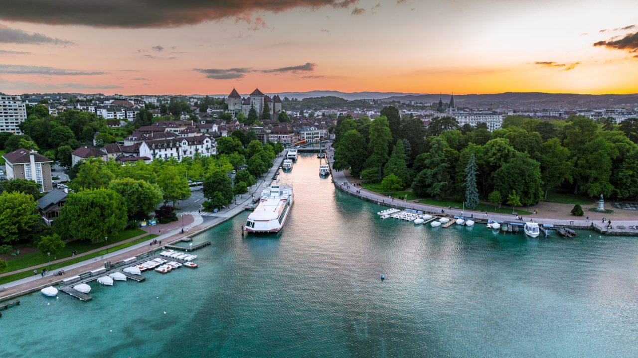 Les 5 Randonnées Incontournables à Annecy - Un Jour Une Rando